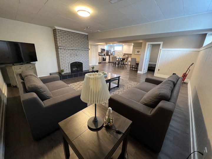 Beautiful 3 Br Farm House Where City Meets Country - Langley, BC