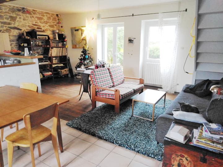 Charmante Maison De Bourg Avec Cour Et Jardin - Planète Sauvage
