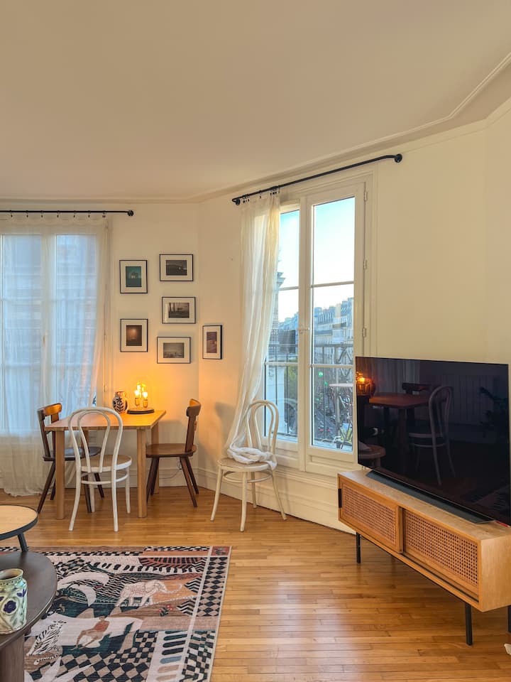 Proche Canal St Martin Avec Vue Sur Les Toits - Paris