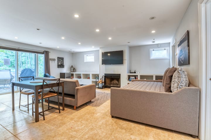 Hot Tub • Sauna • Fireplace | Cozy Winter Retreat - Cherry Beach, Three Oaks