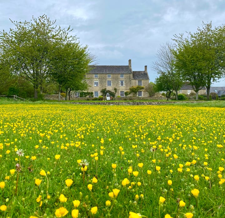 The Quintessential Cotswold Country Home. - Burford