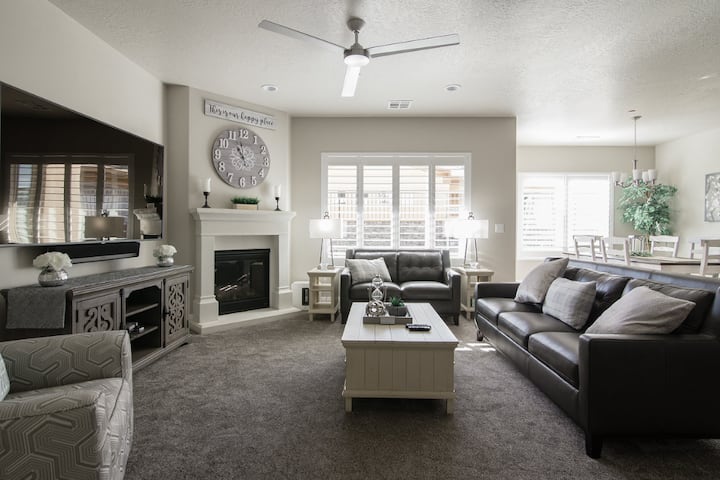 Zion Village Poolside Villa | 5 Bedrooms 16 Guests - Hurricane, UT