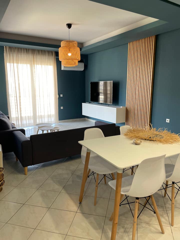 Bohemian Rattan Blue, Central With A Parking - Sarandë