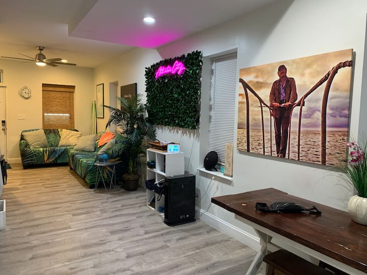 Beach Block + Yard! Dog-friendly - Atlantic City, NJ
