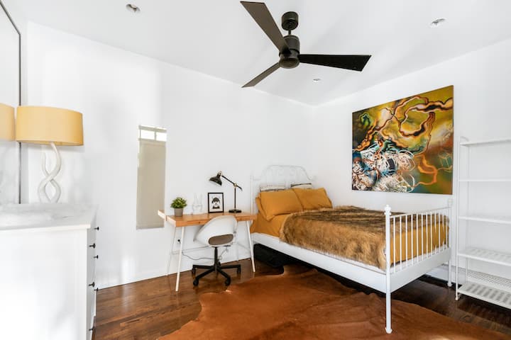 Williamsburg Sanctuary | Steps From Bedford Av - Brooklyn, NY