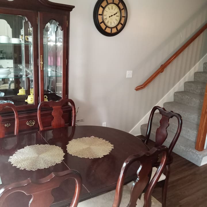 Room For Rent In Townhome. - Shawnee, KS