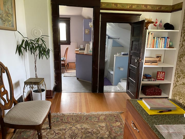 Lovely Historic Upstairs Apartment With Character - Eugene, OR