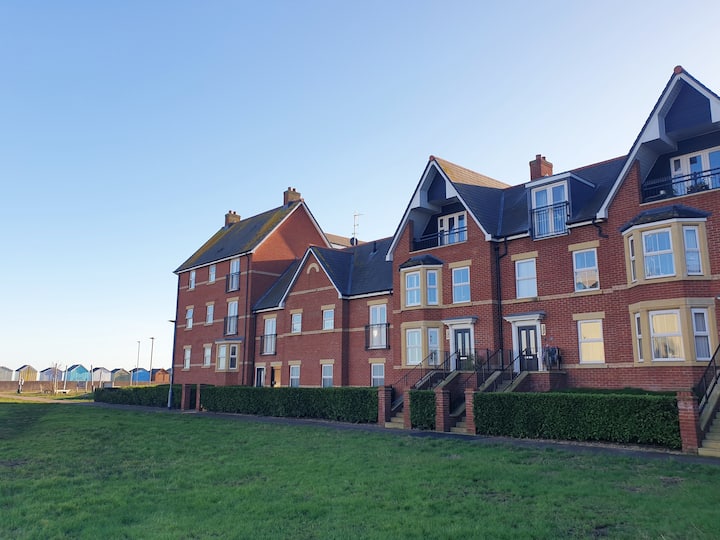 Luxury 3-bedroom Seaview Beach House - Felixstowe