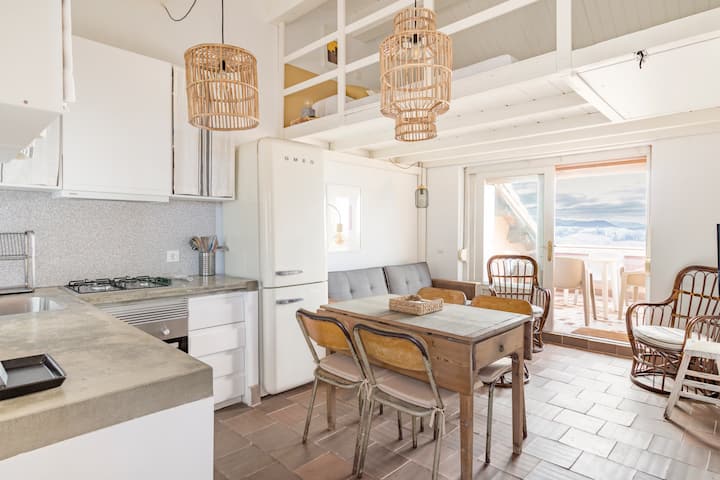 Un Mirador A Oyambre, Comillas Y Picos De Europa - 坎塔布里亞