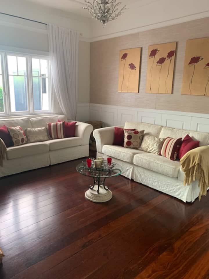 Close To Airport - Queen Bed In Beautiful  Room - Perth