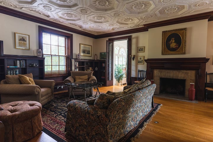 Beautiful And Historic Apartment In East Ave Home - Rochester, NY