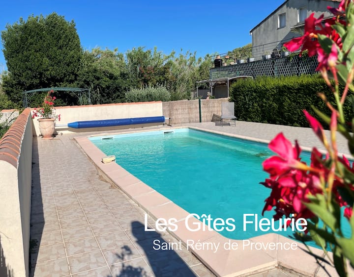 Gîtes Fleurie Avec Piscine - Gîte Campanula - Bouches-du-Rhône