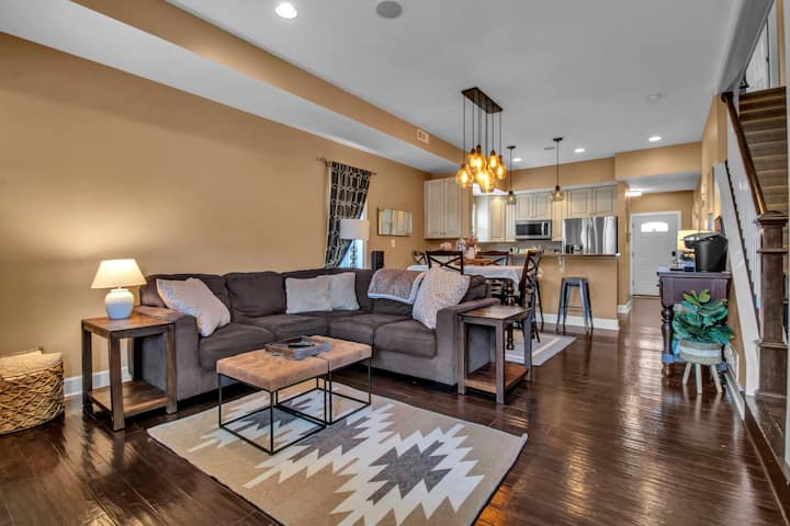 V’s Westside Paradise - Buffalo, NY