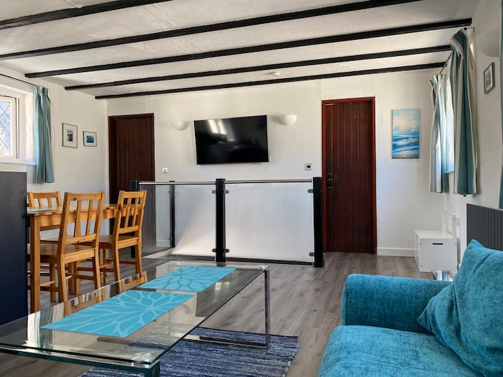 Cosy Mews Home In Seaside Town With Parking - Combe Martin Bay