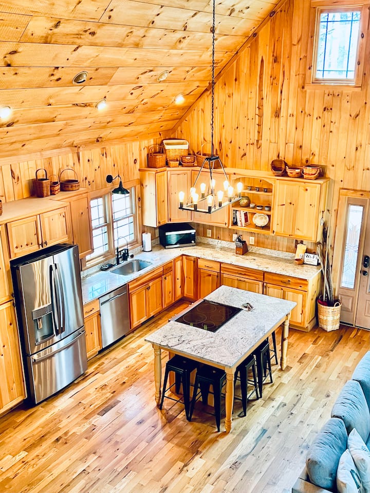 2 Primary Suites, Great Location, High Speed Wifi - Tallulah Falls, GA