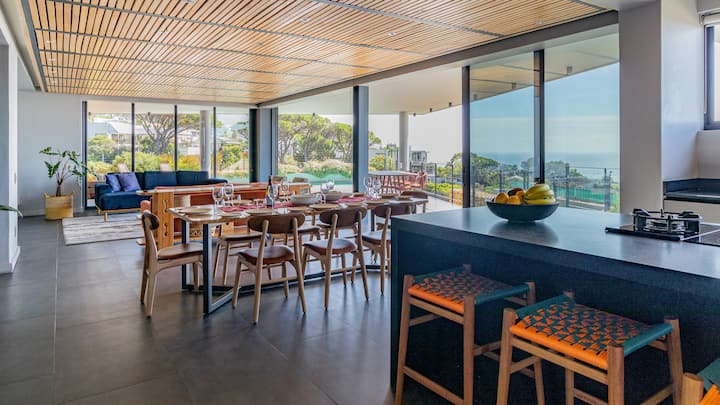 Spectacular Modern Villa With Magnificent Views - Camps Bay