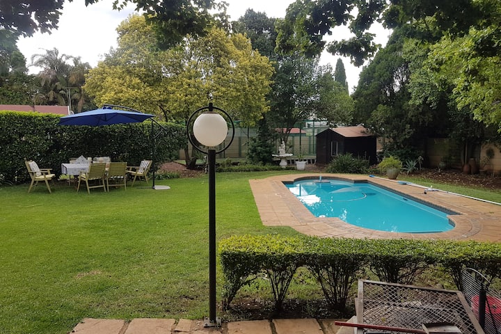 Roosboompie Room/guest Suite. - Centurion