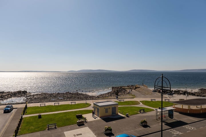Spectacular Sea View Apartment - 골웨이