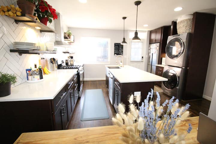 Capitol Hill Adj Home W/ Free Parking+garden View - Washington, D.C.