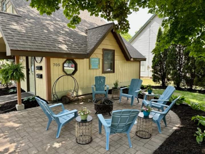 Cottage Daze - Clear Lake, IA