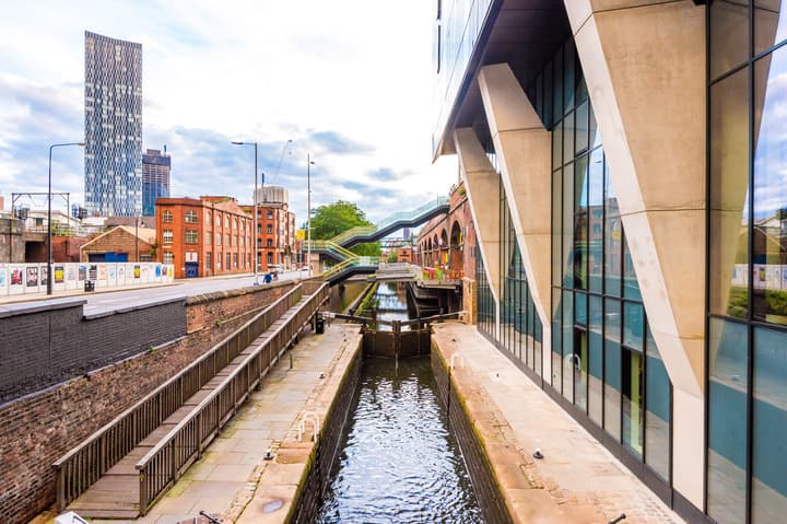 2 Bedroom Deluxe Apartment With Canal Views - Manchester