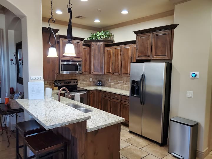 New Pool With Slide/ Hot Tub * Luxury Condo - Hurricane, UT