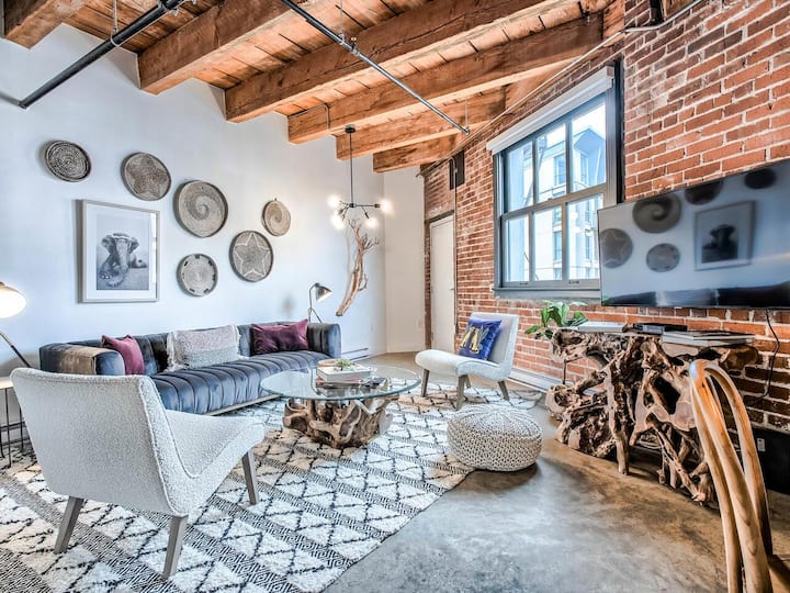 Mid-century Stunning Gastown Loft! King Bed! - Vancouver