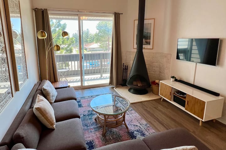A+ Location, 2 Kings, 2 Twins, 2 Bathrooms + Views - Mammoth Lakes, CA