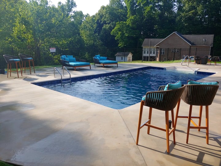 Luxury In The City: Clean Mansion For Groups - Charlotte