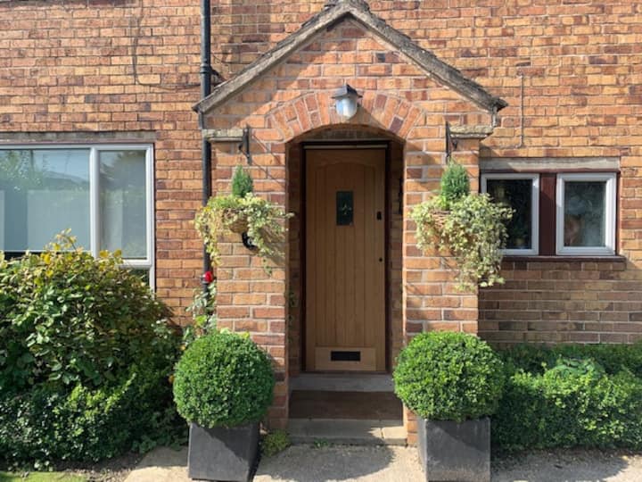 Cosy Cottage Style House In Quiet Area - Macclesfield