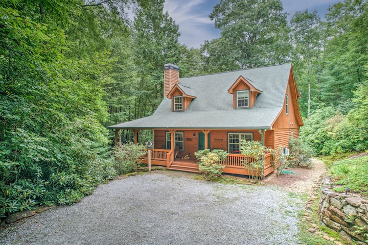 Spectacular Creek-side Mountain Home - Lake Jocassee