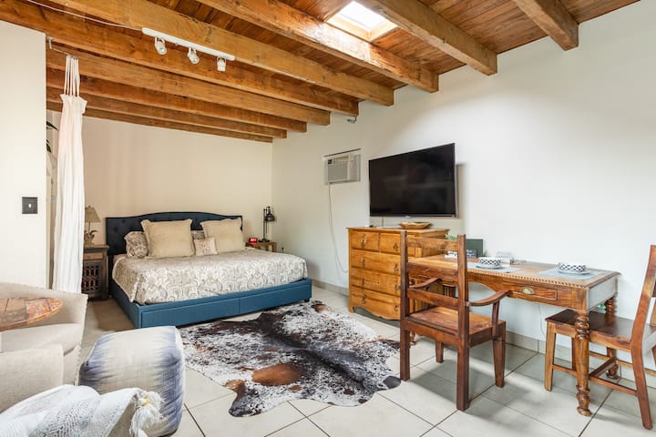 Studio Del Sol: A Cozy Stay In Heart Of Tucson - Tucson, AZ