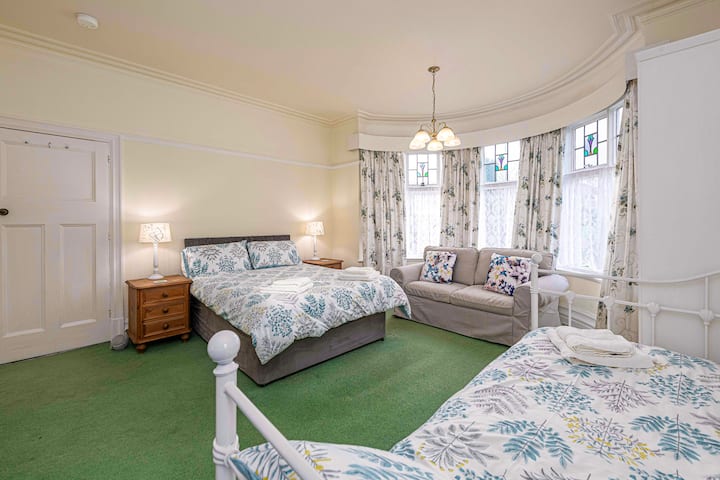 Rhos Beach 0.5 Mile, Comfy Flat - コルウィン・ベイ