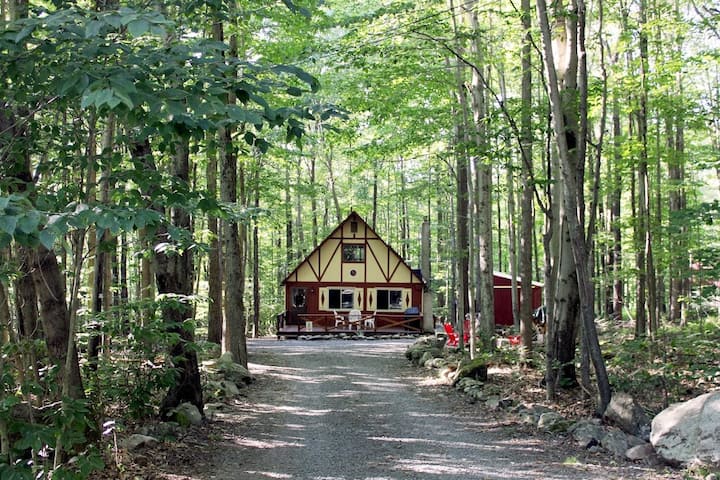 Hidden Chalet > Arrowhead Lake, Pocono Mountains - Arrowhead Lake, PA