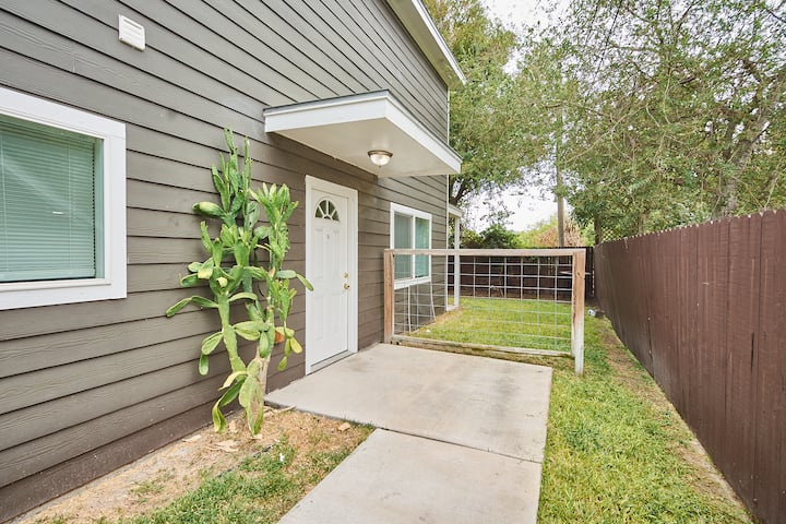 Welcome To The Aspen! 💎Private Yard-king Size Beds - McAllen, TX