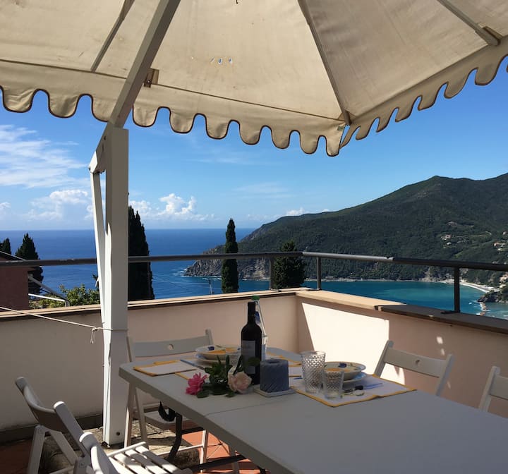 Casa Lemmelius - "La Bellezza Salverà Il Mondo". - Moneglia