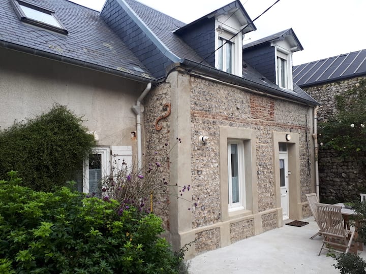Maison De Pêcheur Traditionnelle Près De La Mer - Plage d'Étretat