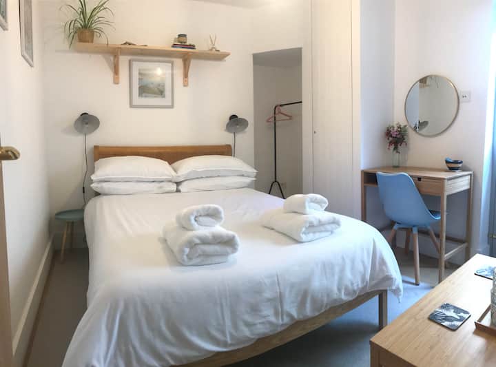 Private Suite, Own Entrance 200m To Beach, Parking - Perranporth
