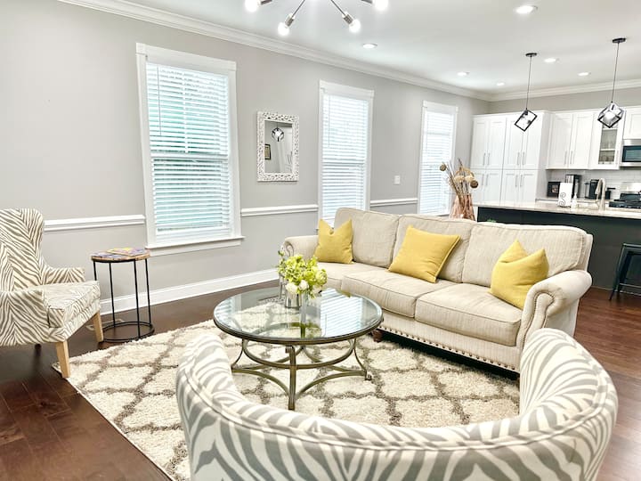"Greenville Glamour: Luxurious Downtown Getaway" - Piedmont, SC
