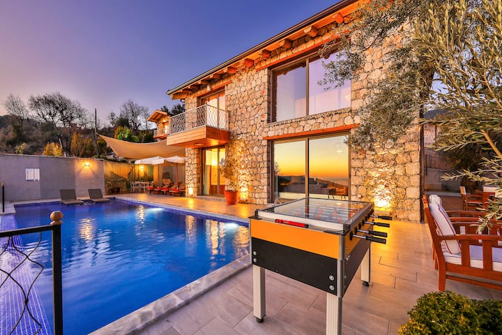 Flora, Dağ, Orman, Deniz Ve Ada Manzarası Sunuyor. - İslamlar