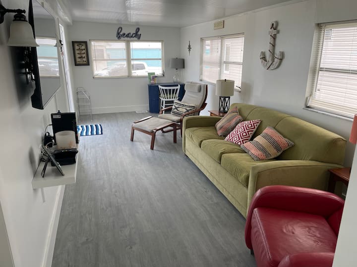 Beach Cottage 2/1 - Ocean Bay, Jensen Beach