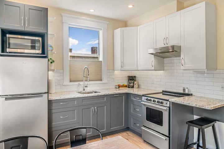 Downtown City Views - Double Queen Suite - Nelson
