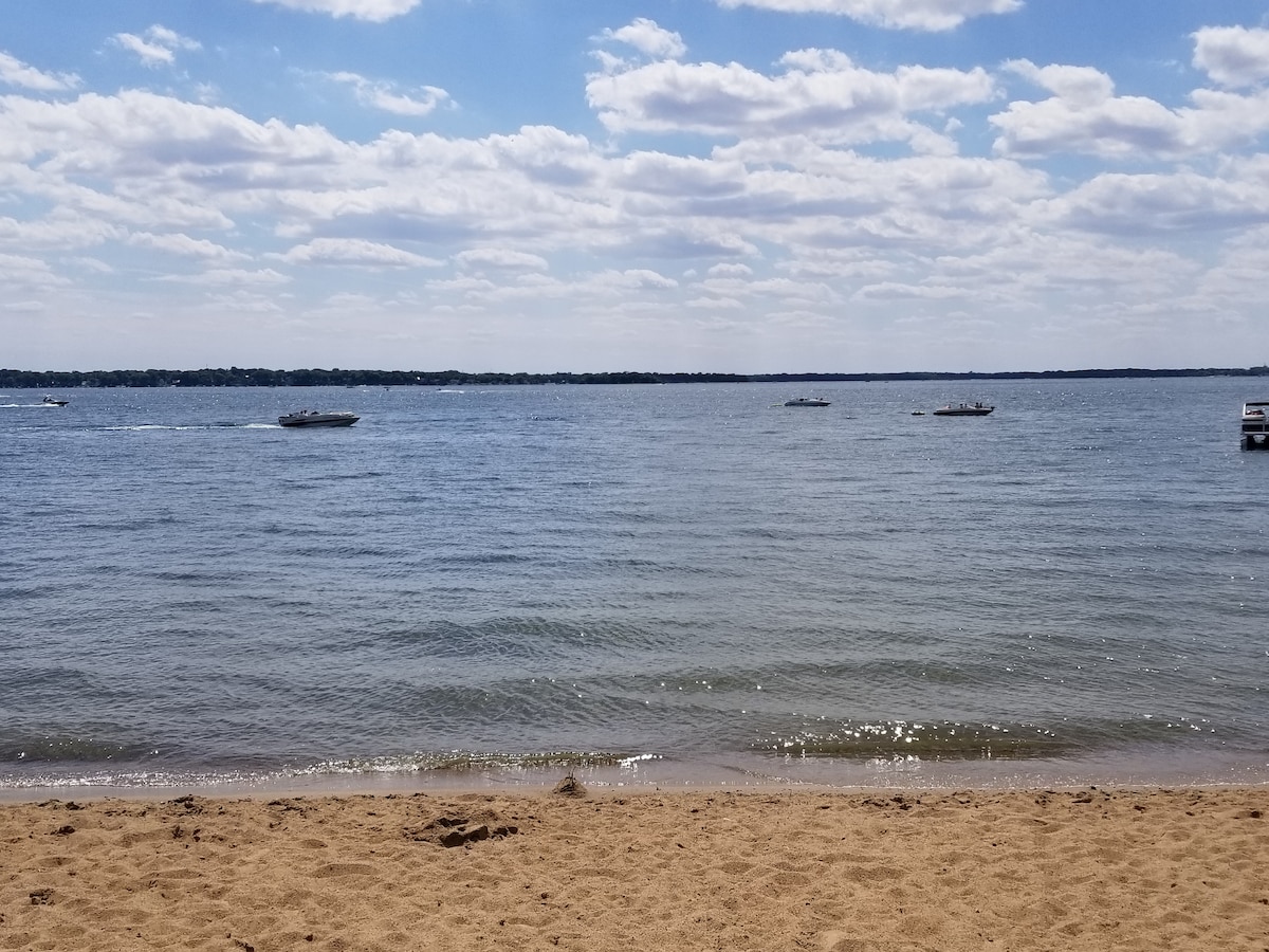 Clear Lake Vacation Rentals & Homes - Iowa, United States | Airbnb