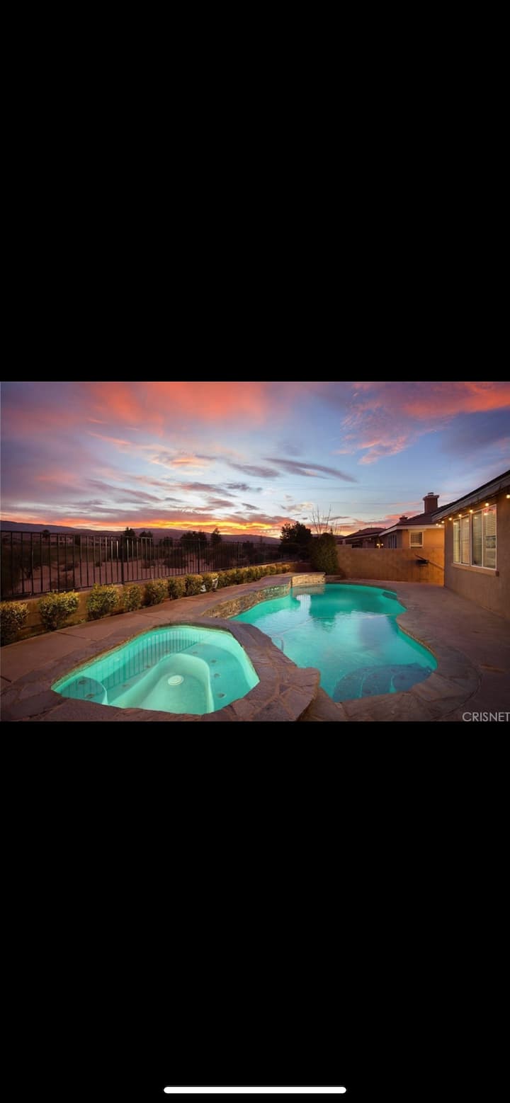 Beautiful Home With Golf Course View - Palmdale, CA