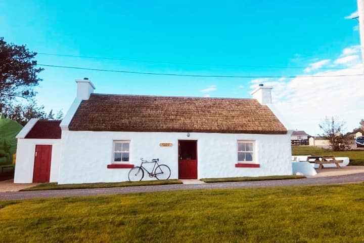 Hughie Anne's Thatched Cottage - 多尼戈爾郡