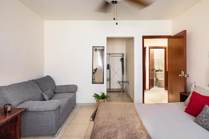 Casa Completa/ingreso Pirvado/la Americana A/c - Guadalajara