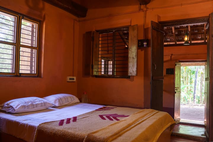 Simha Farms - Mud Cottage 1 - Kollur