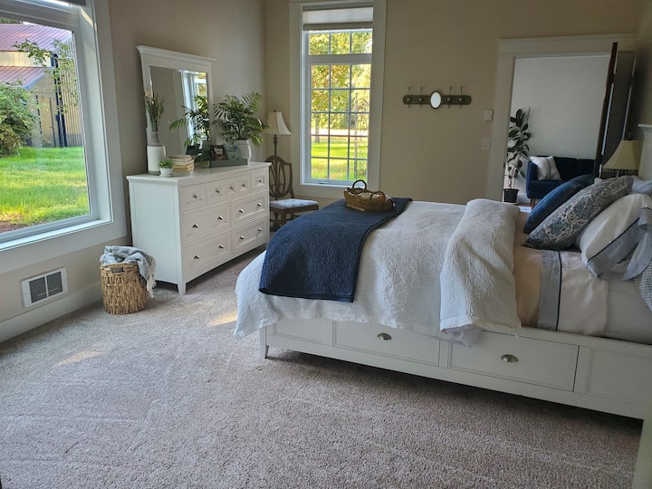 Quiet, Serene Retreat Near Stream, Lakes, & Ocean - Oregon