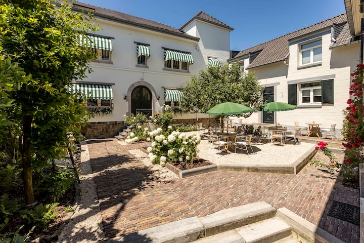 Appartement Bij Maasticht 2 Slk, Zwembad + Jacuzzi - Riemst