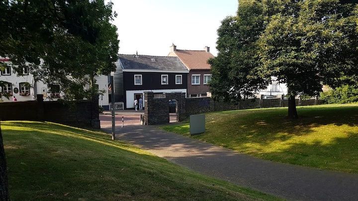 Old Pub In Hilly Mechelen - Heerlen